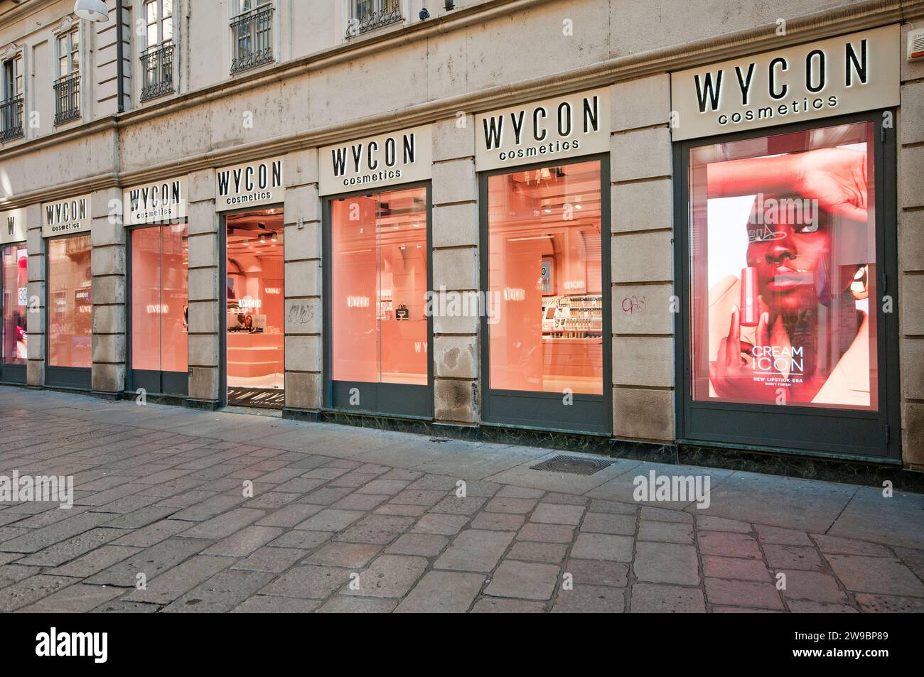 Wycon cosmetics hi-res stock photography and images - Alamy