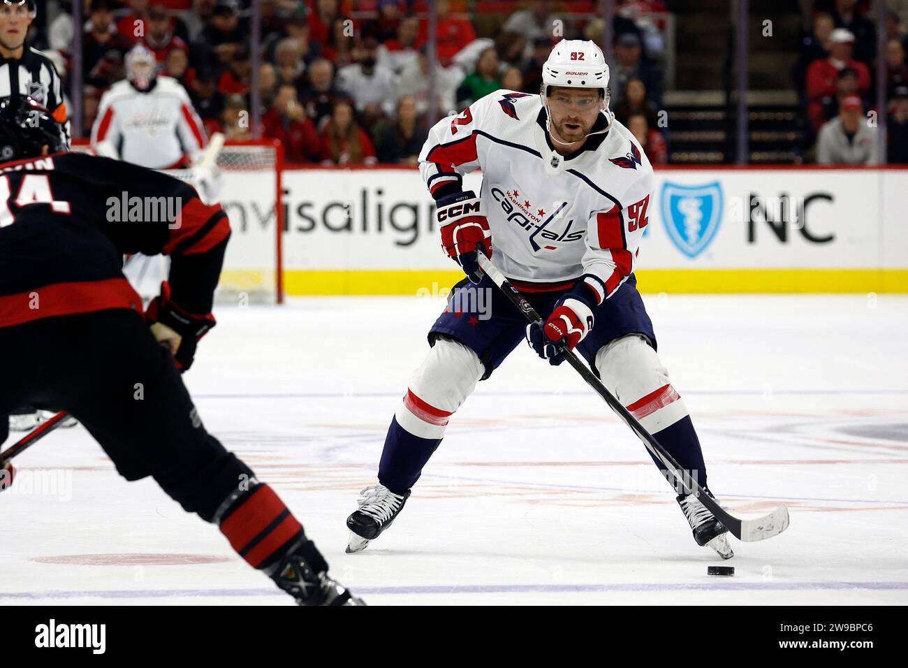 Washington Capitals' Evgeny Kuznetsov (92) moves the puck against the ...