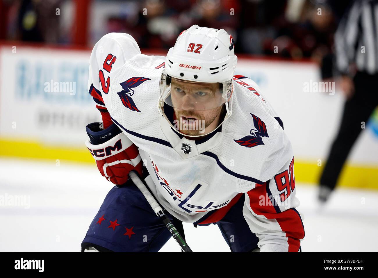 Washington Capitals' Evgeny Kuznetsov (92) watches the puck against the ...