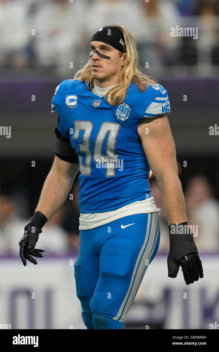 Detroit Lions linebacker Alex Anzalone (34) walks on the field at ...
