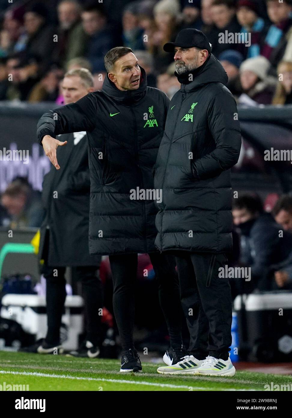 Liverpool manager Jurgen Klopp (right) and assistant Pep Lijnders on ...