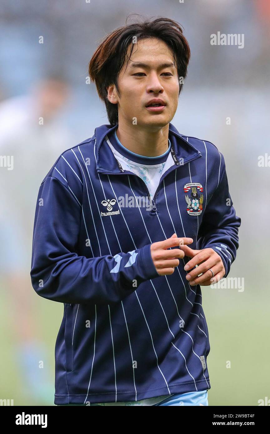 Coventry, UK. 26th Dec, 2023. Coventry City midfielder Tatsuhiro Sakamoto (7) warm up during the ...