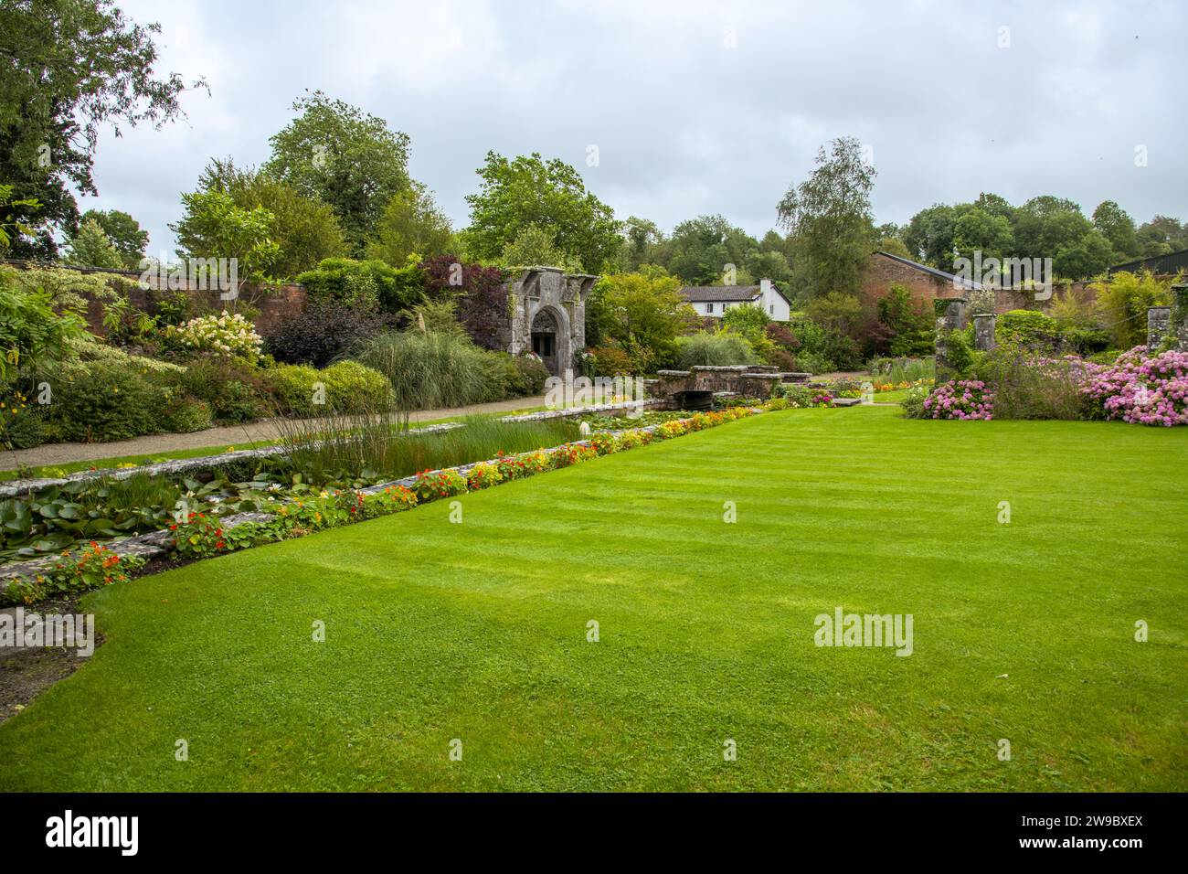 stone archway in english garden Stock Photo - Alamy