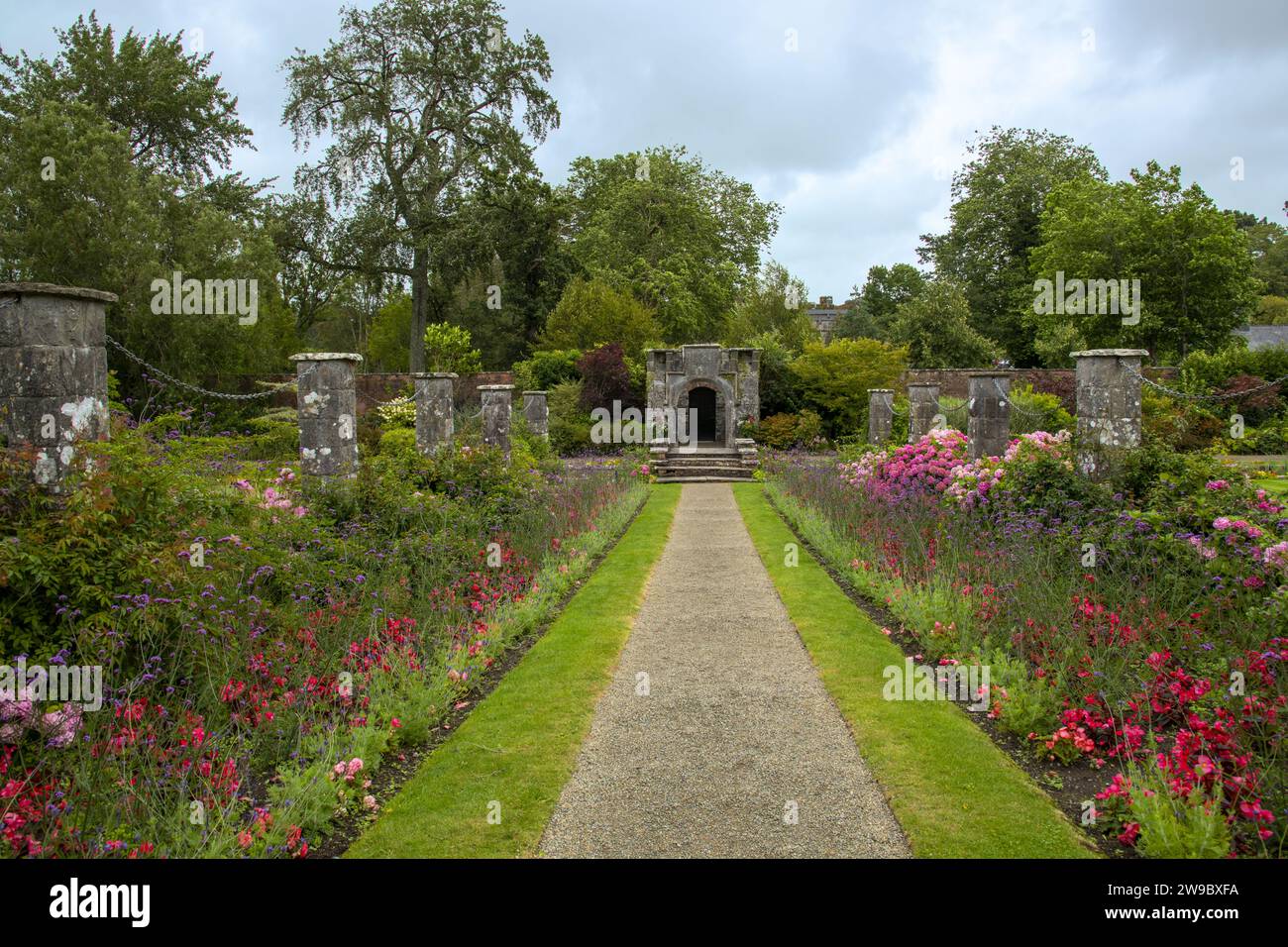 stone archway on english garden path Stock Photo - Alamy