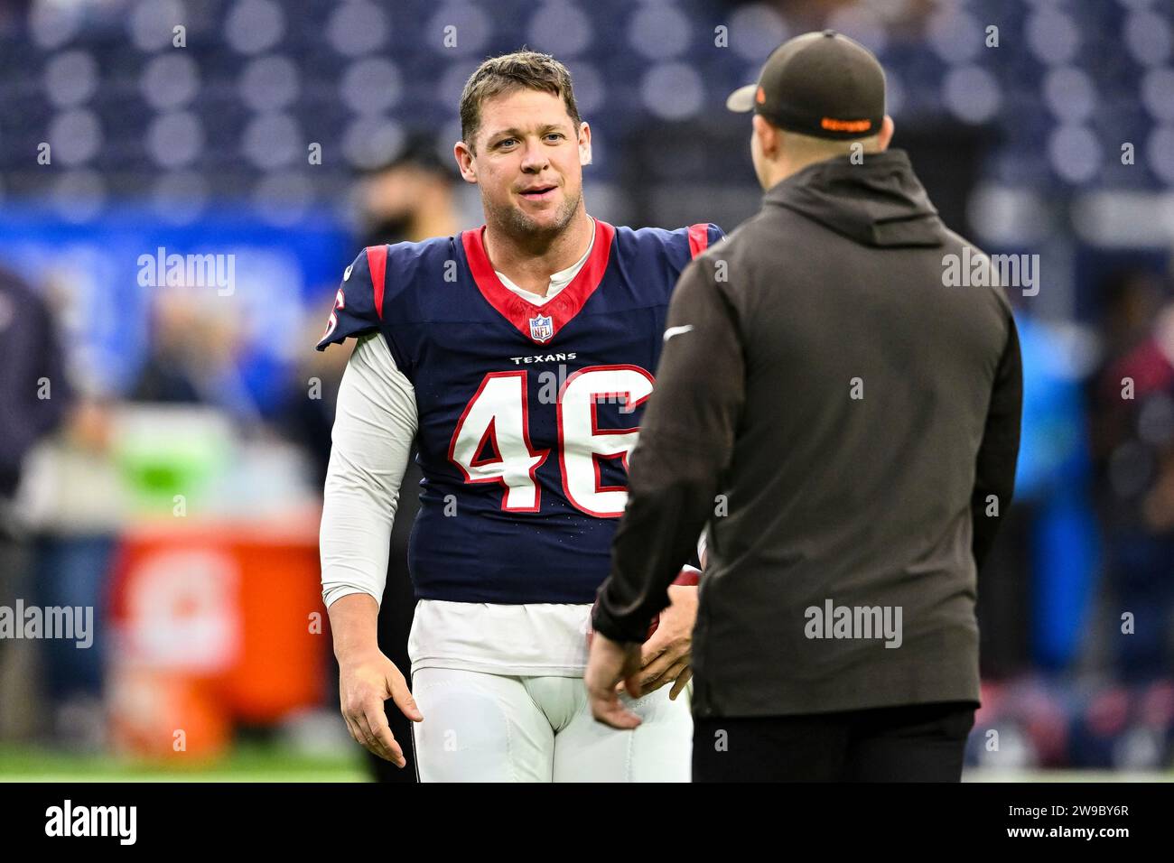 Houston Texans long snapper Jon Weeks (46) speaks with Cleveland Browns ...