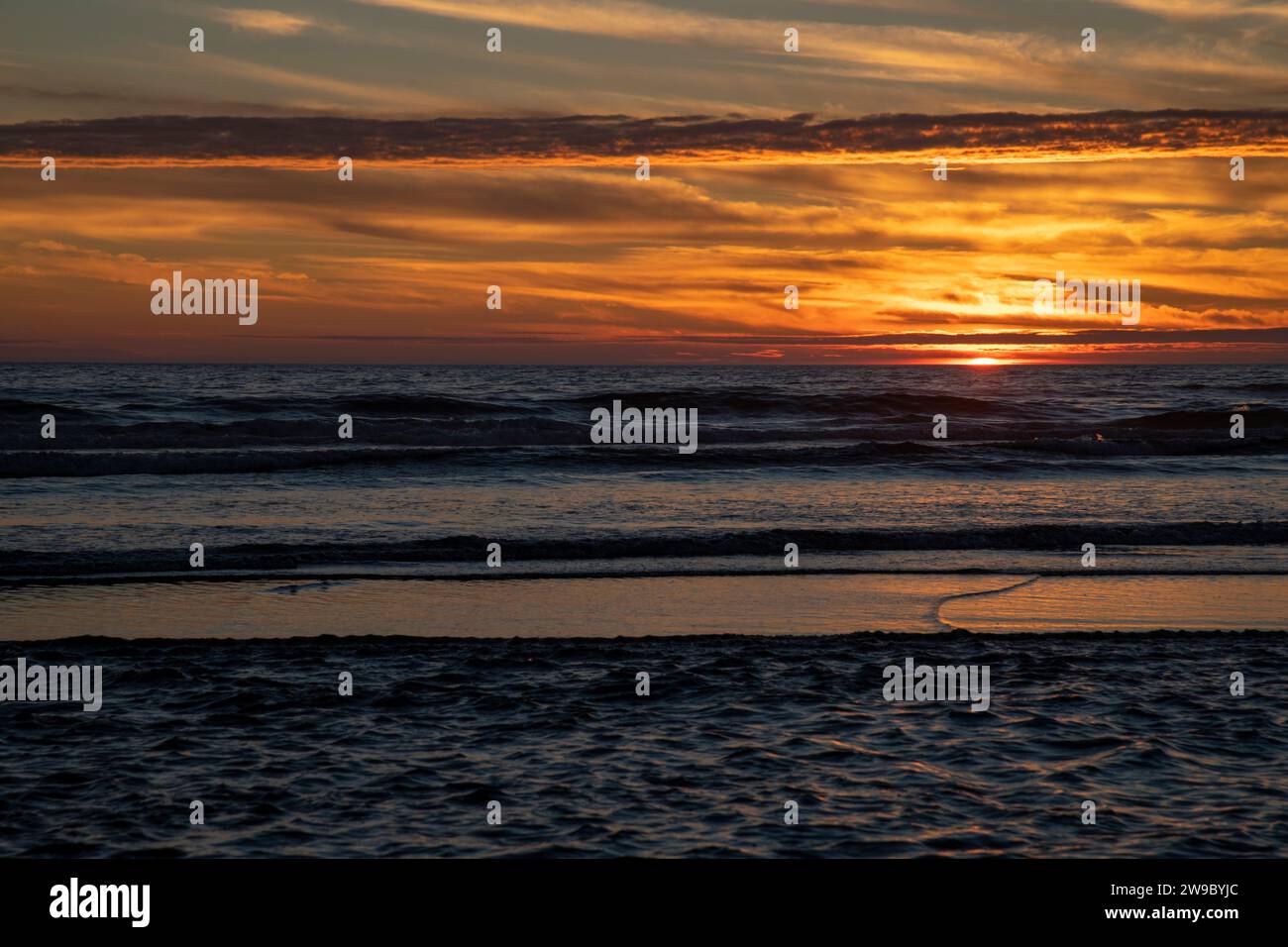 sunset on the beach sunset oregon Stock Photo - Alamy