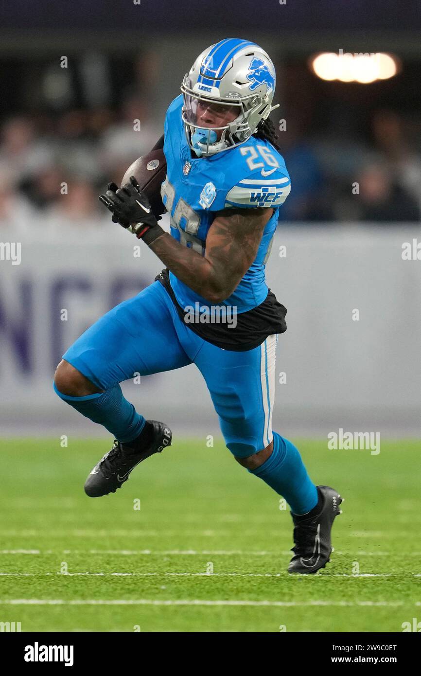 Detroit Lions running back Jahmyr Gibbs (26) runs with the football ...