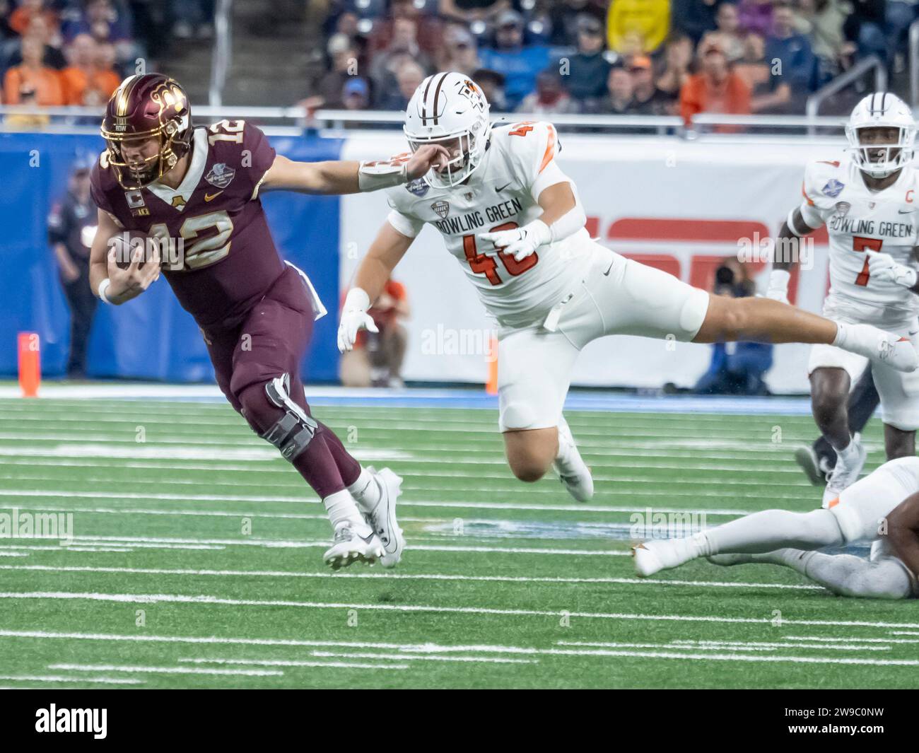 DETROIT, MI - DECEMBER 26: Minnesota Golden Gophers quarterback Cole ...