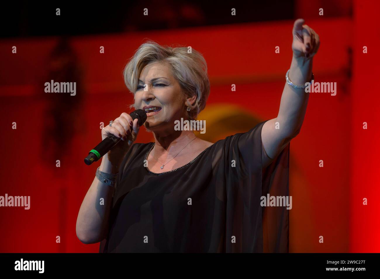 Claudia Jung 52 - bürgerlich Ute Singer geb. Krummenast - auf der Bühne ...