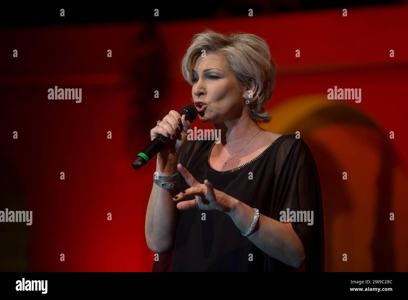 Claudia Jung 52 - bürgerlich Ute Singer geb. Krummenast - auf der Bühne ...