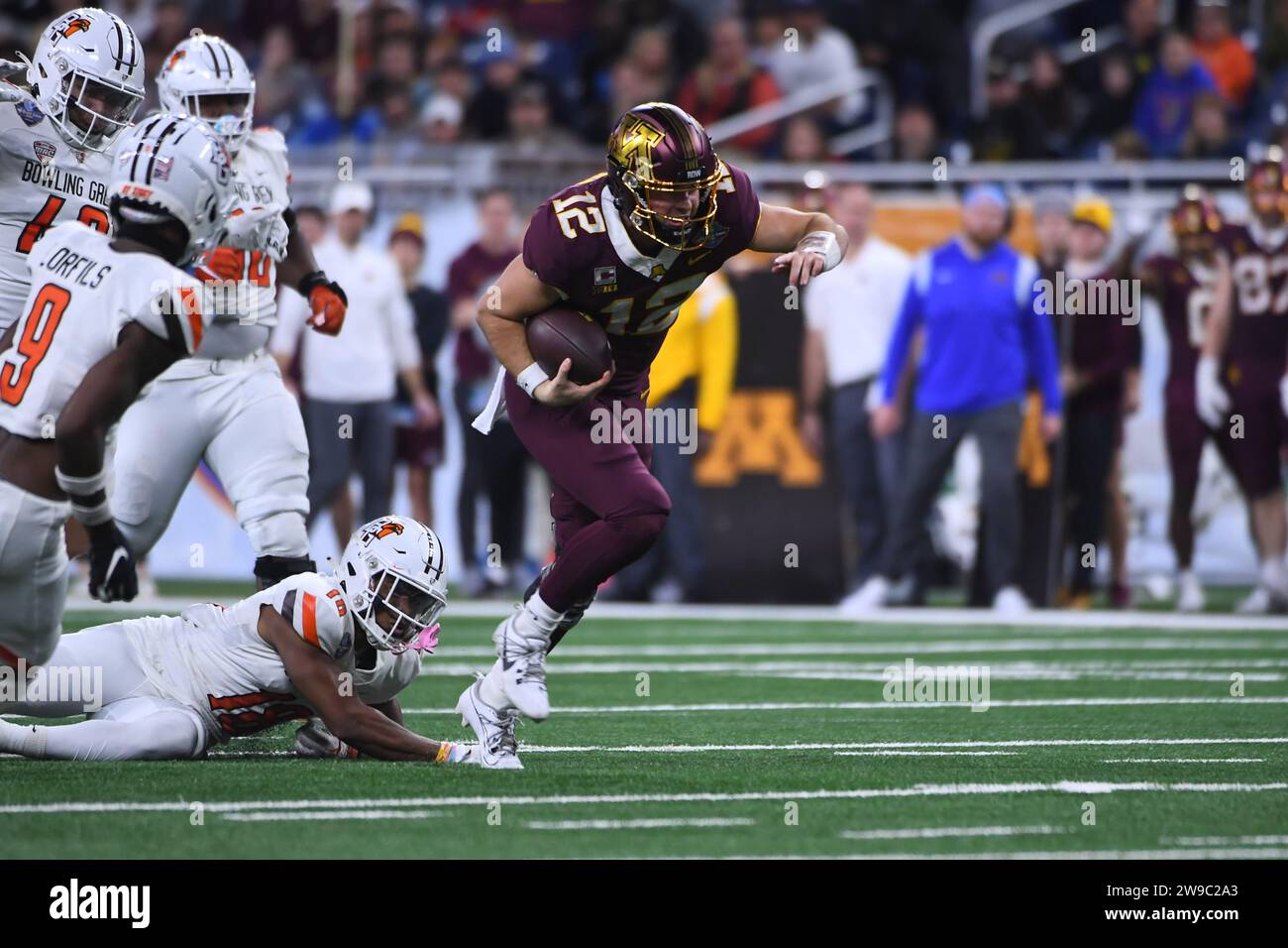 DETROIT, MI - DECEMBER 26: Minnesota Golden Gophers quarterback (12 ...