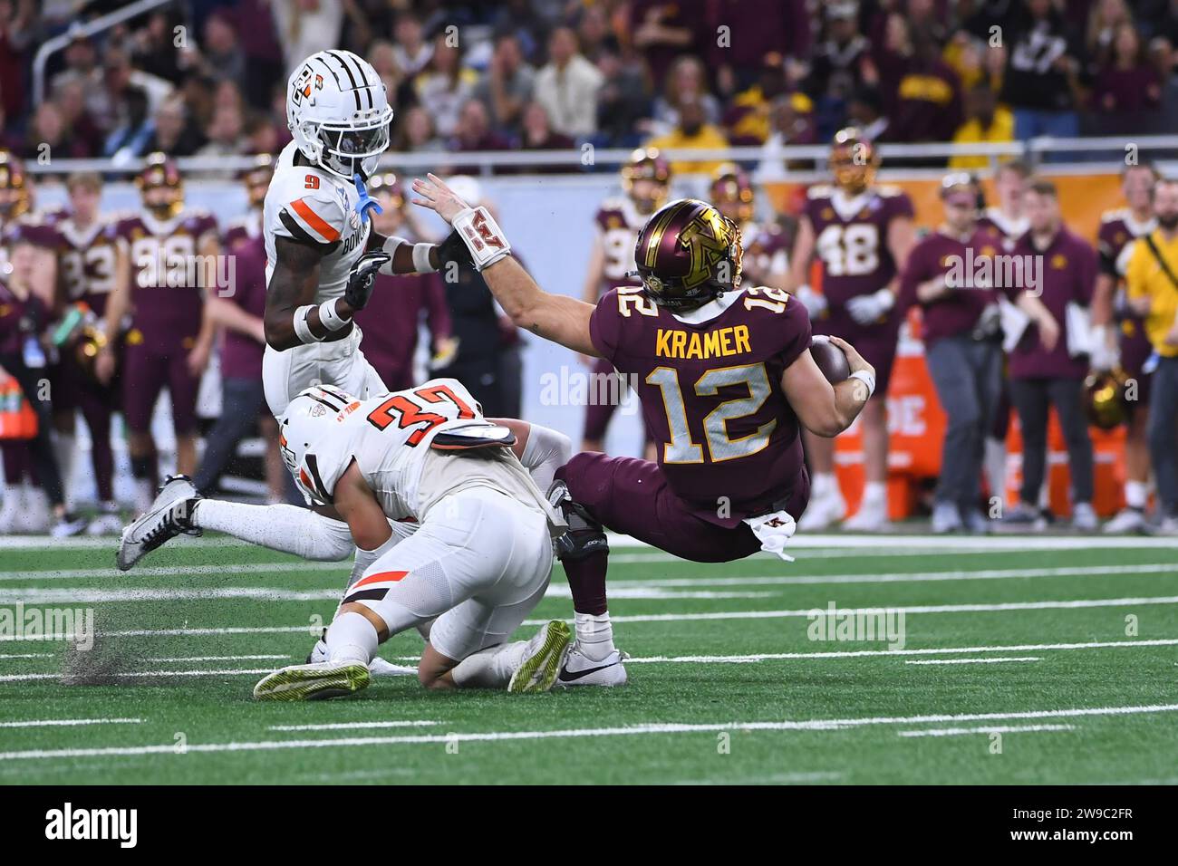 DETROIT, MI - DECEMBER 26: Minnesota Golden Gophers quarterback (12 ...