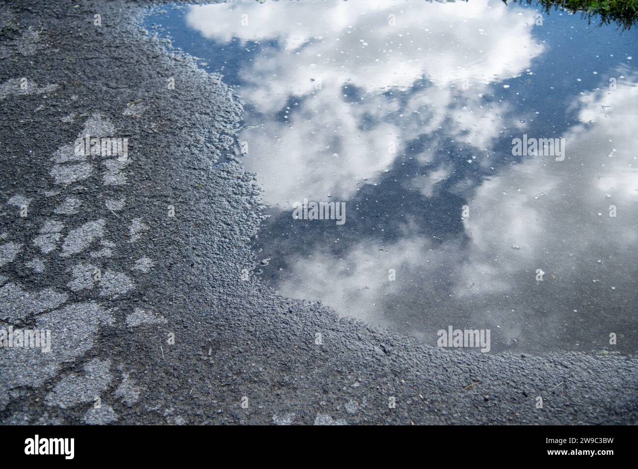 Oil change on asphalt hi-res stock photography and images - Alamy
