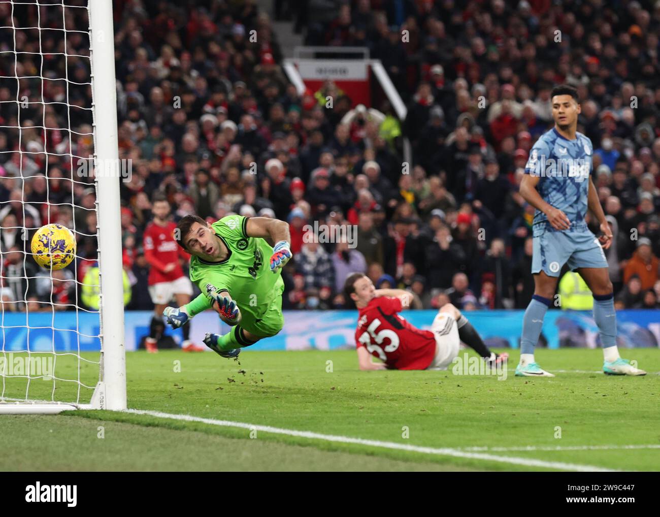 Manchester, UK. 26th Dec, 2023. Emiliano Martinez of Aston Villa fails ...