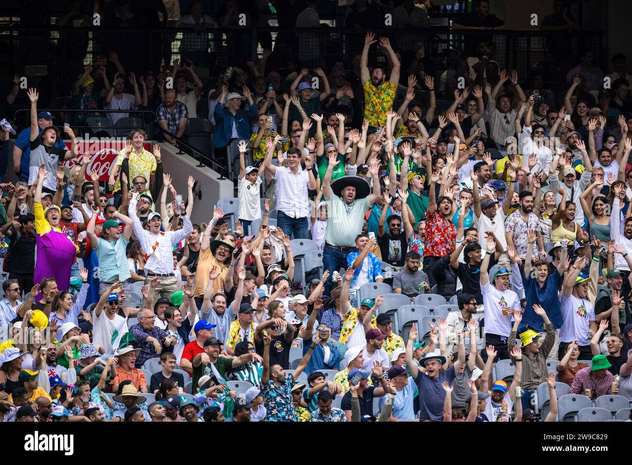 Spectators cheering hi-res stock photography and images - Alamy