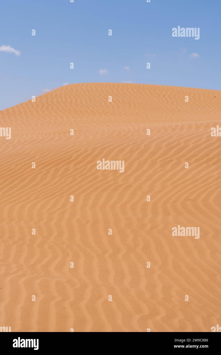 Sand dunes in saudi arabia hi-res stock photography and images - Alamy