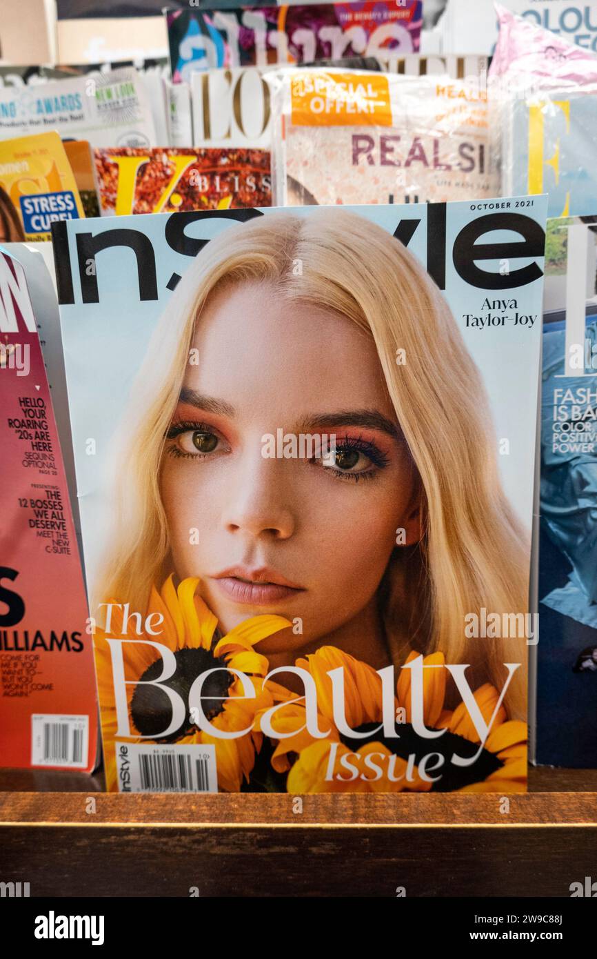 Barnes & Noble Booksellers on Fifth Avenue in New York City has a large ...