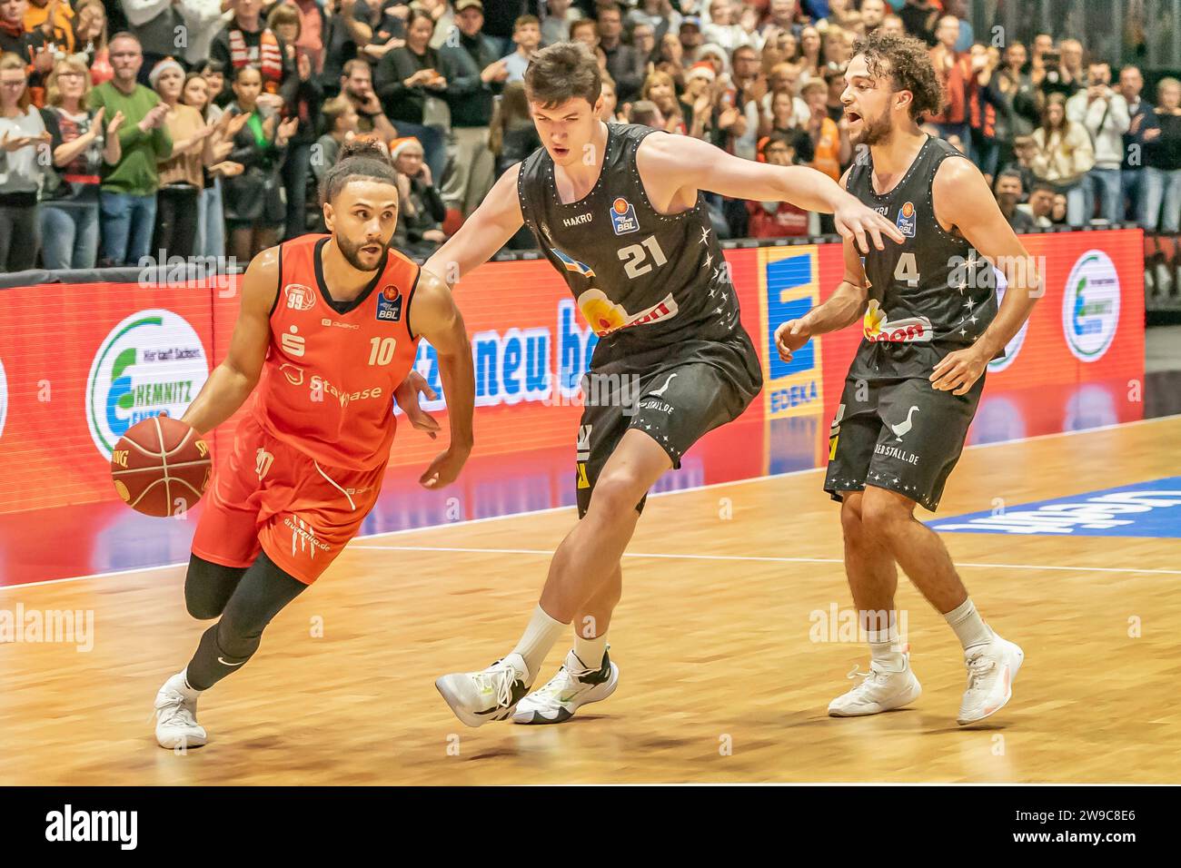 Chemnitz, Deutschland 26. Dezember 2023: 1.BBL - 2023/2024 - Niners ...