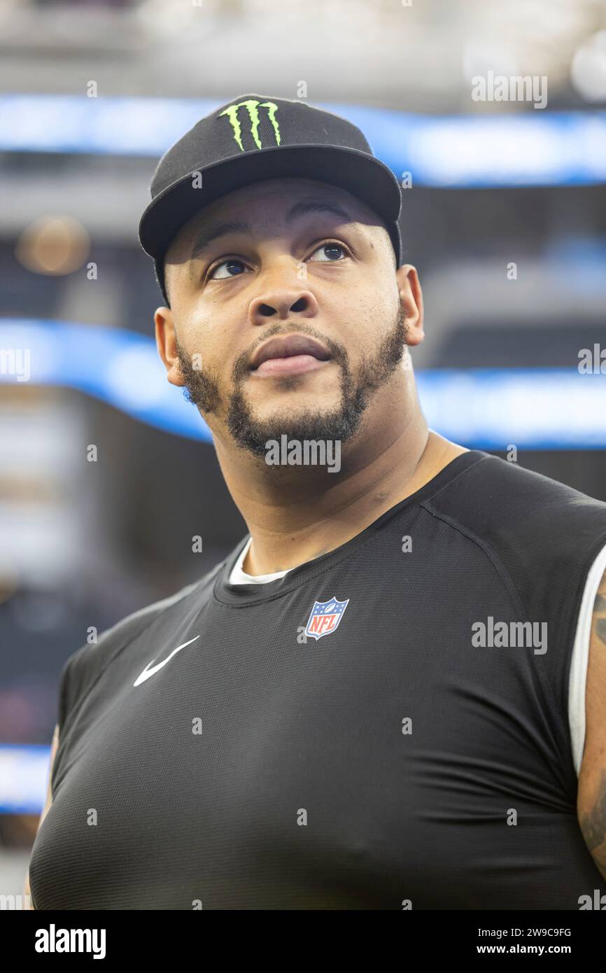 Buffalo Bills tackle Dion Dawkins (73) warms up before playing against ...