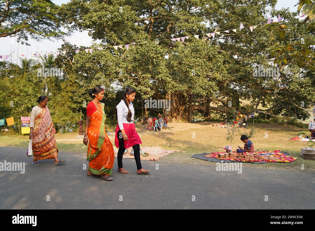 Village haat hi-res stock photography and images - Alamy