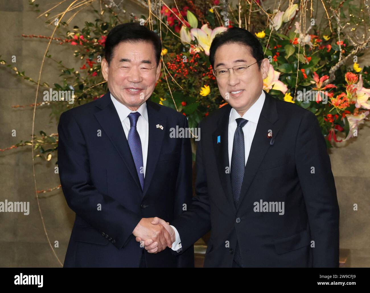 Kim Jin-pyo(L), the speaker of the South Korea's National Assembly, and ...