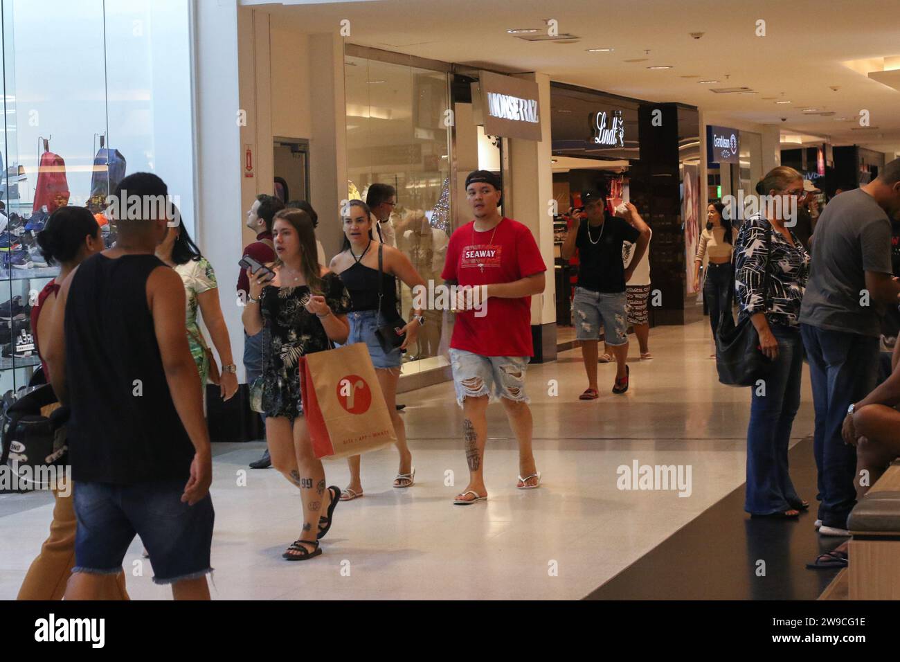 Recife, Brazil. 26th Dec, 2023. Consumer movement during end-of-year ...