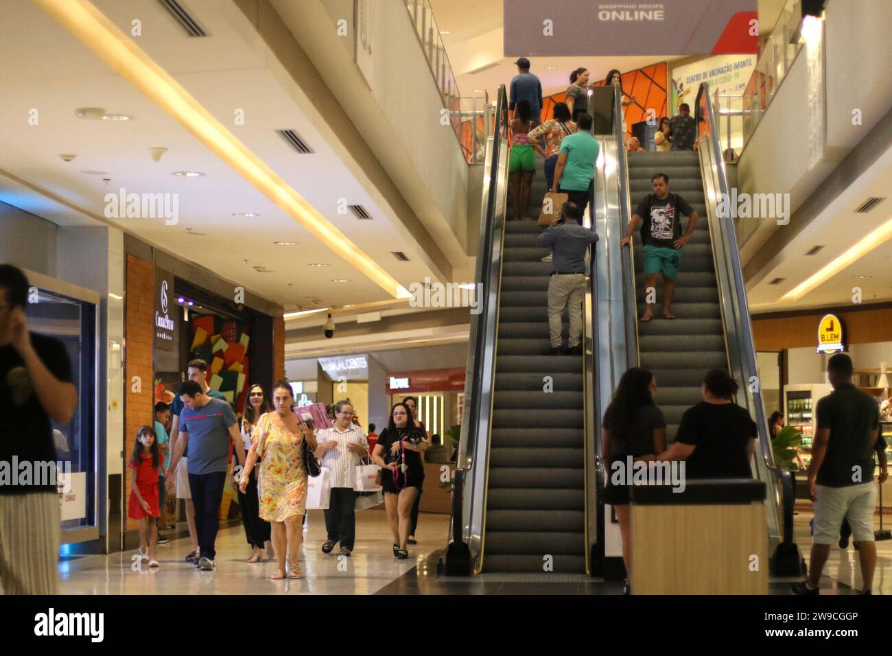 Consumer movement during end-of-year shopping at Shopping de Recife in ...