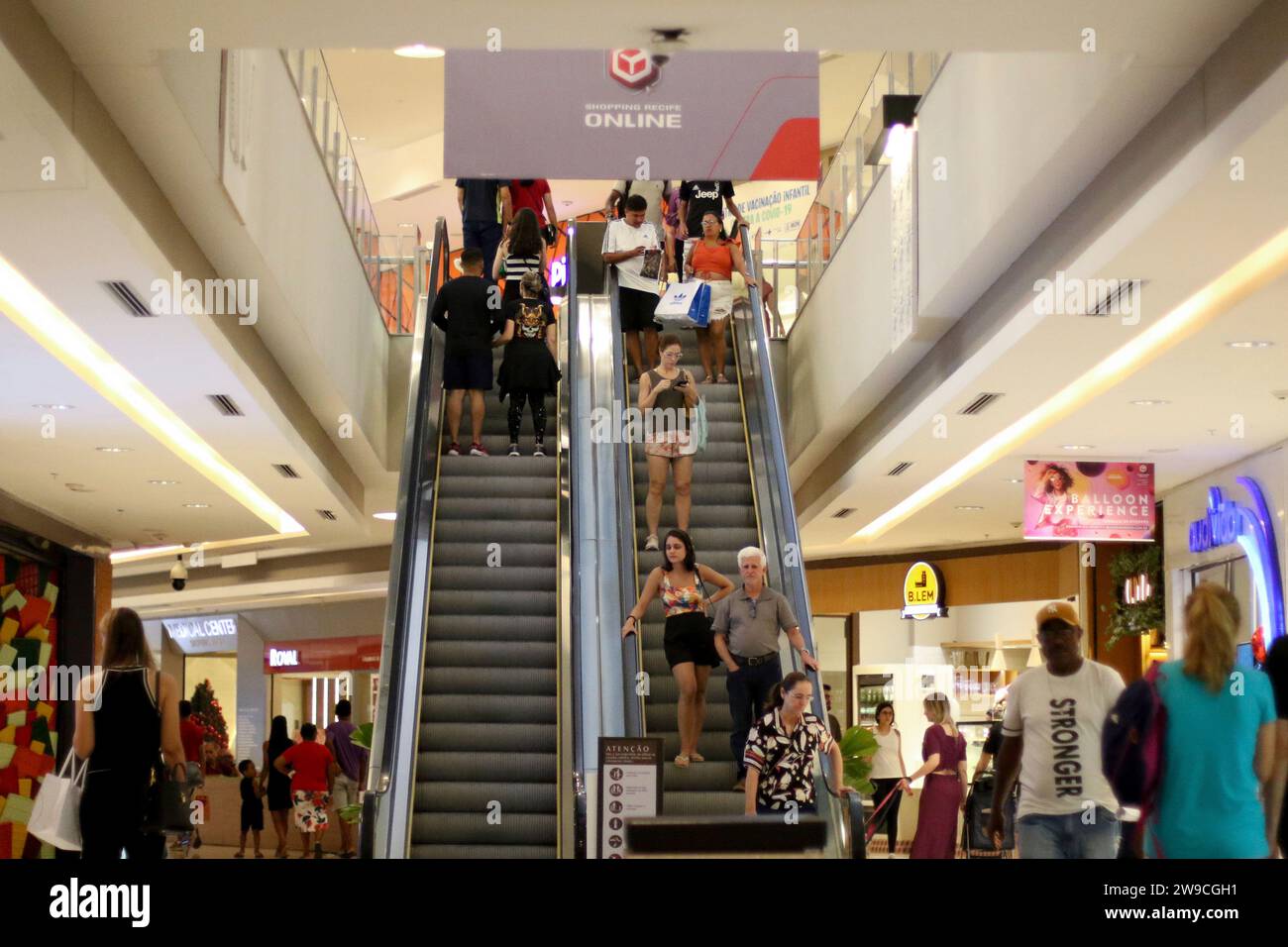 Consumer movement during end-of-year shopping at Shopping de Recife in ...