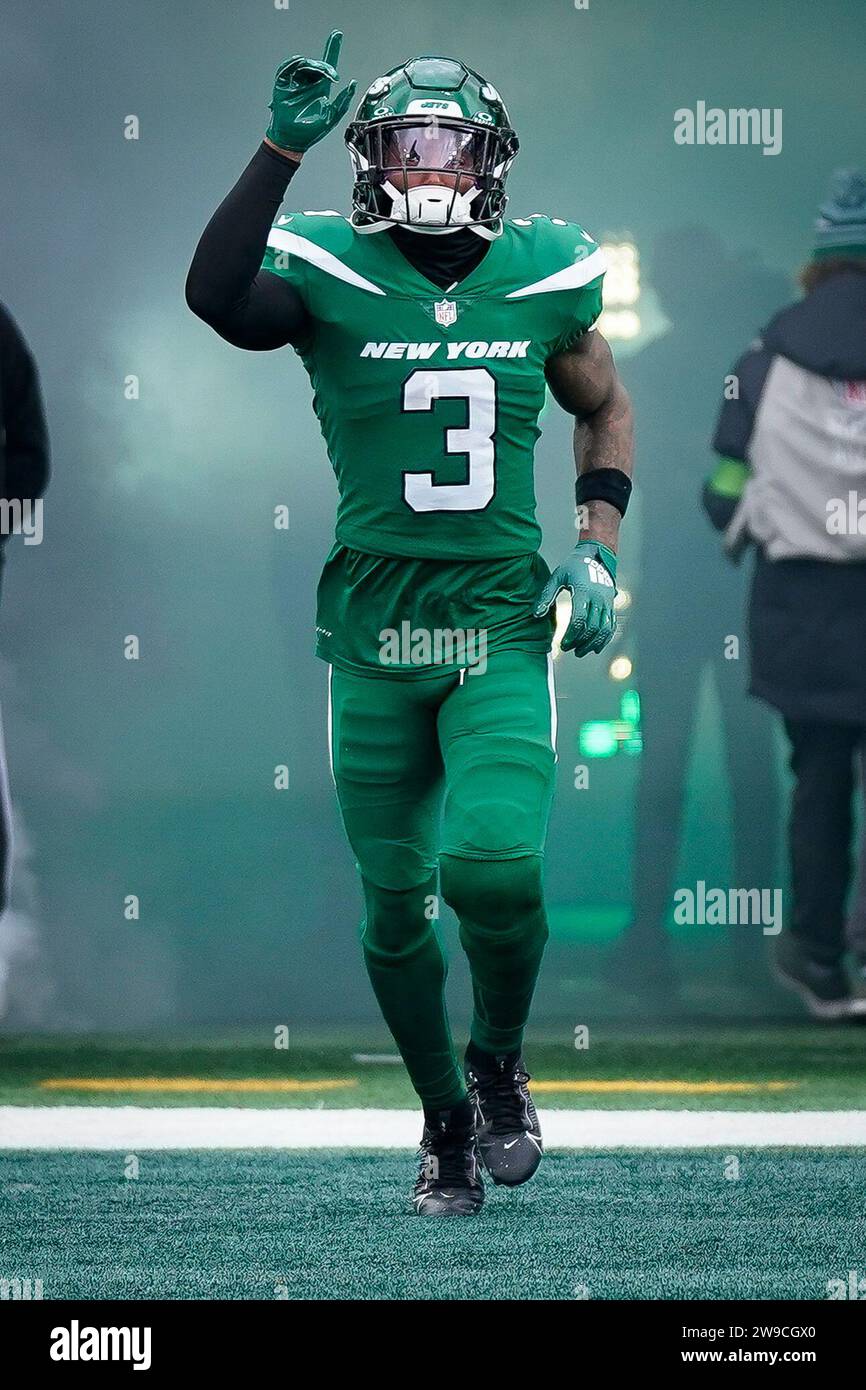 New York Jets safety Jordan Whitehead (3) before an NFL football game ...