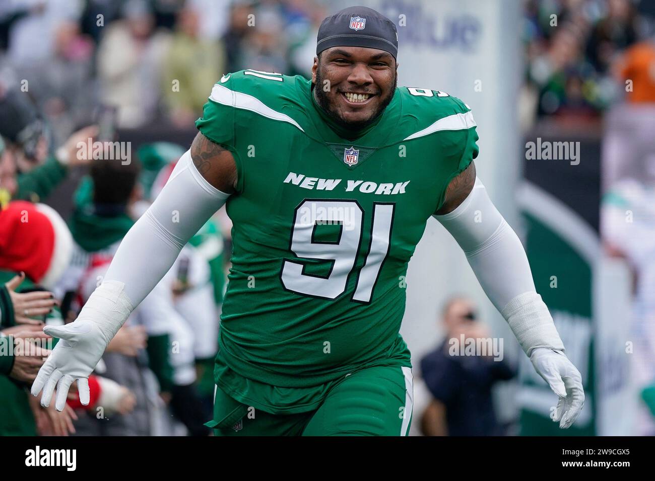 New York Jets linebacker Jermaine Johnson (11) greets fans before an ...