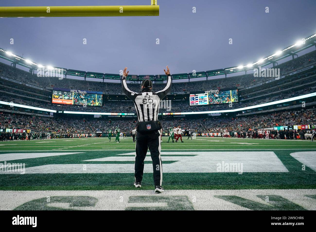 Field judge Greg Gautreaux (80) signals the extra point during an NFL ...
