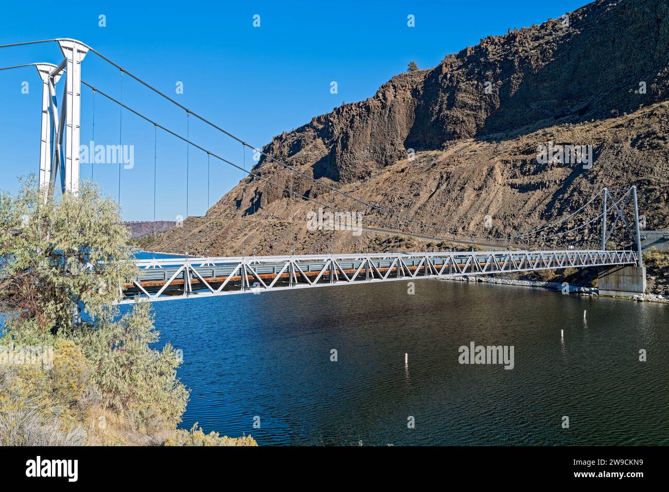 The one-lane bridge over the Deschutes River at Cove Palisades State ...