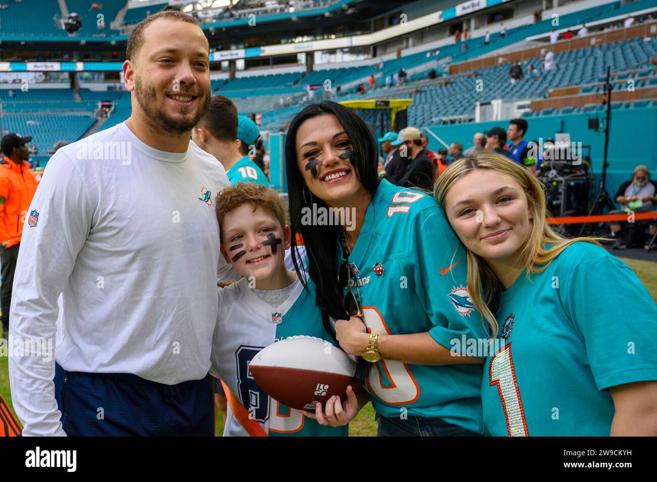 Miami Dolphins fullback Alec Ingold (30) poses with fans on the ...