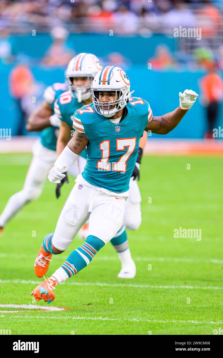 Miami Dolphins wide receiver Jaylen Waddle (17) runs a play during an ...