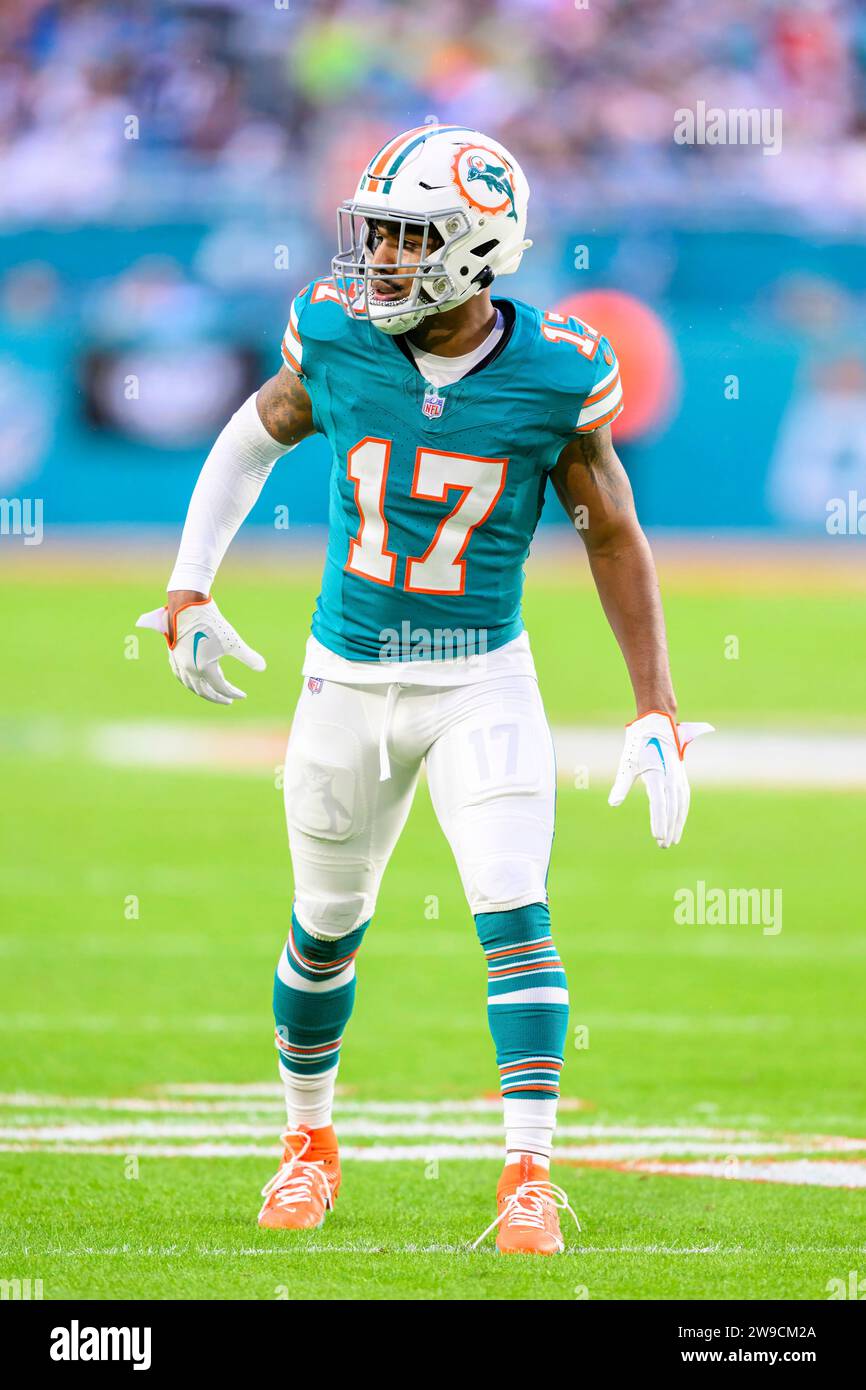 Miami Dolphins wide receiver Jaylen Waddle (17) runs a play during an ...