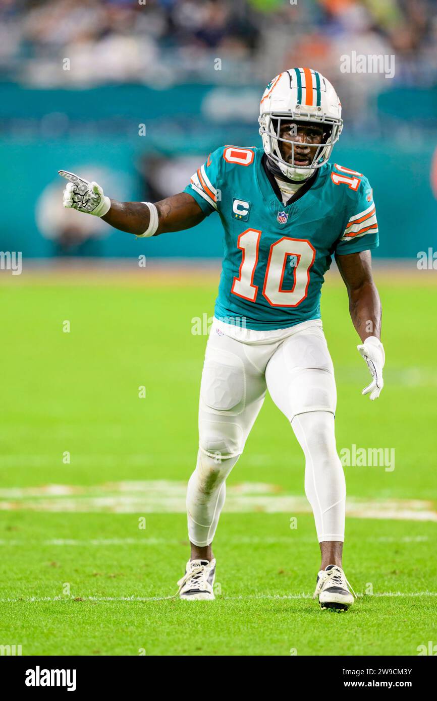Miami Dolphins wide receiver Tyreek Hill (10) prepares to run a play ...