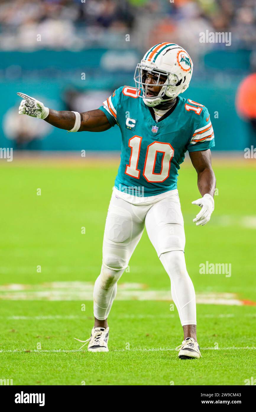 Miami Dolphins wide receiver Tyreek Hill (10) prepares to run a play ...