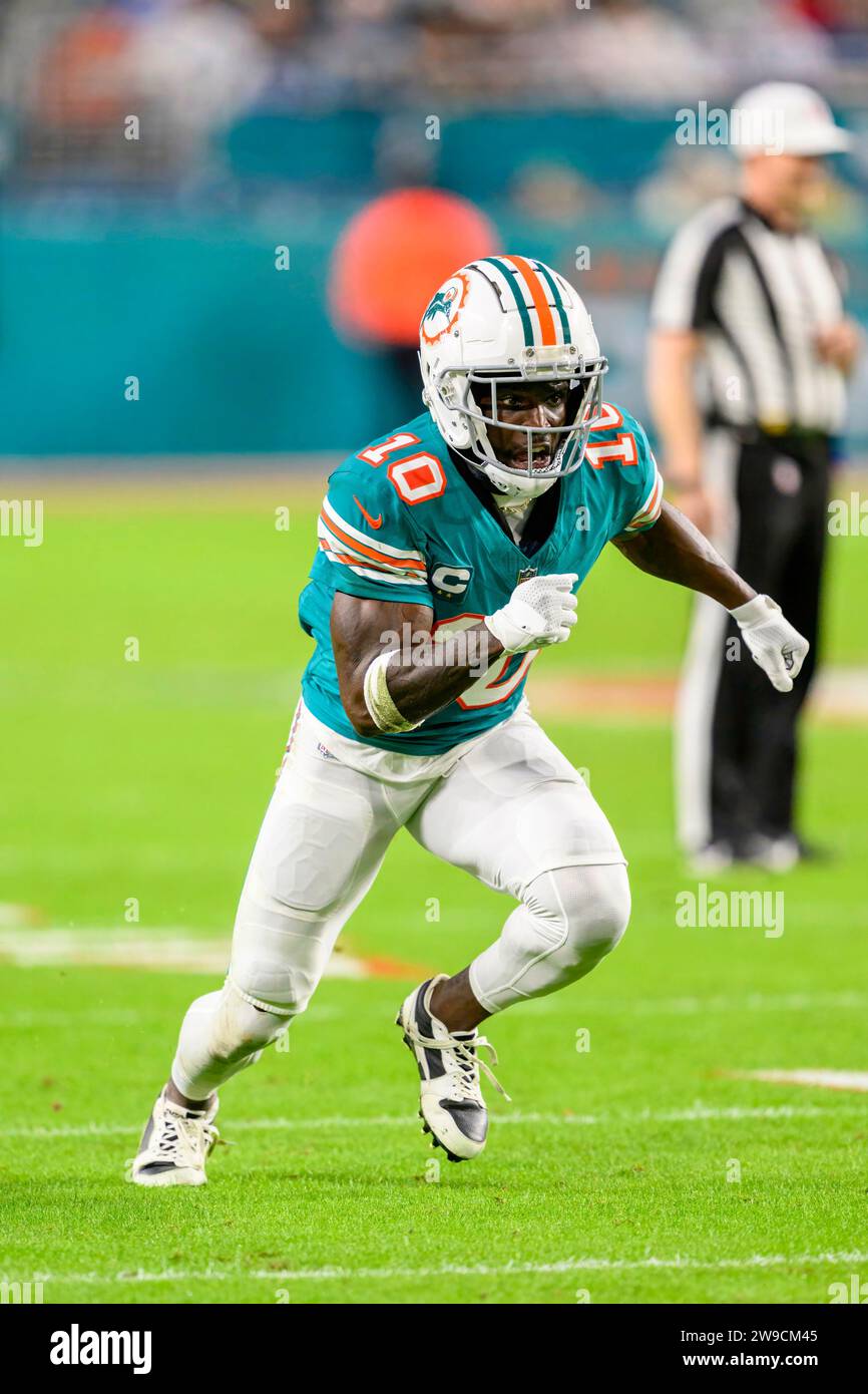 Miami Dolphins wide receiver Tyreek Hill (10) runs a play during an NFL ...
