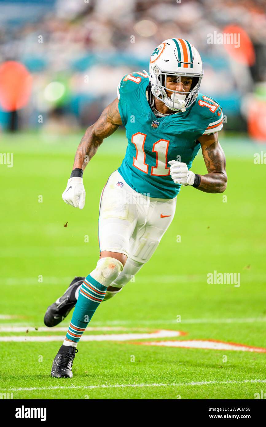 Miami Dolphins wide receiver Cedrick Wilson Jr. (11) runs a play during ...