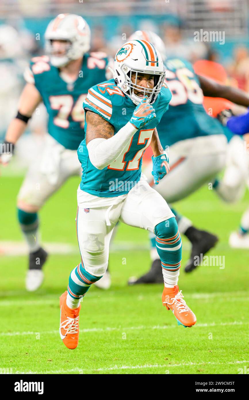 Miami Dolphins wide receiver Jaylen Waddle (17) runs a play during an ...