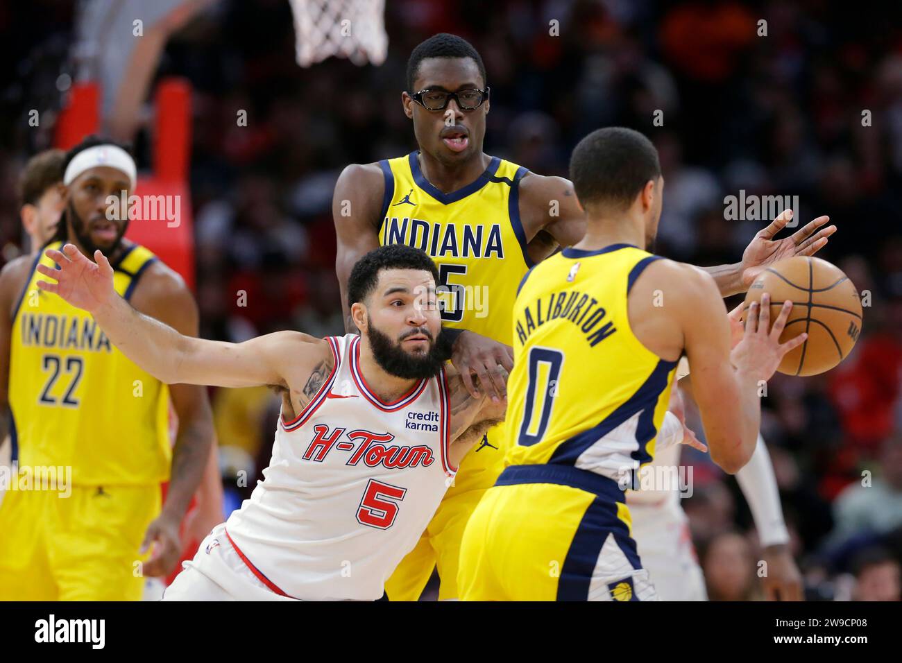 Houston Rockets guard Fred VanVleet (5) reaches to block the pass by ...