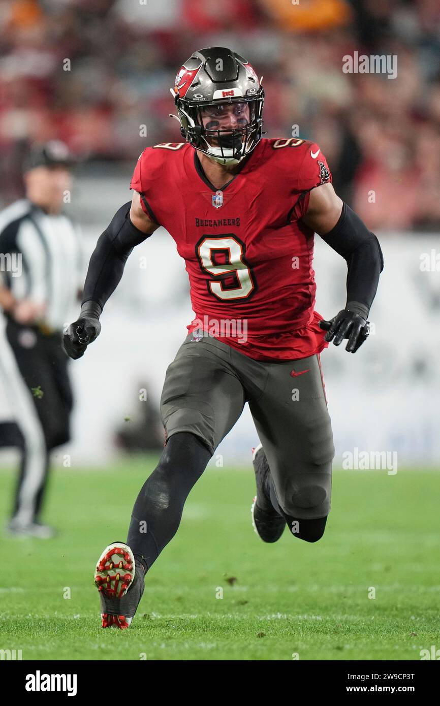Tampa Bay Buccaneers linebacker Joe Tryon-Shoyinka (9) covers a kick ...