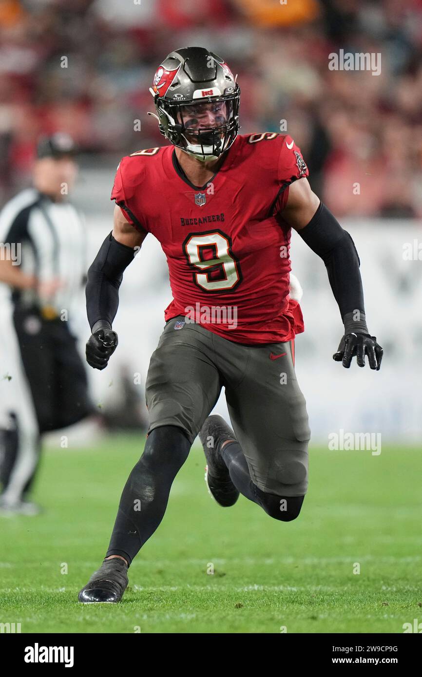 Tampa Bay Buccaneers linebacker Joe Tryon-Shoyinka (9) covers a kick ...