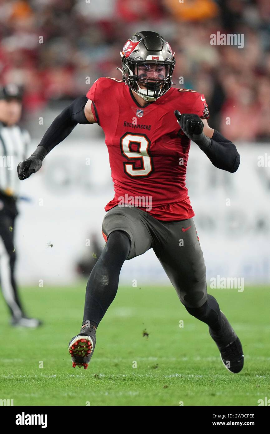 Tampa Bay Buccaneers linebacker Joe Tryon-Shoyinka (9) covers a kick ...