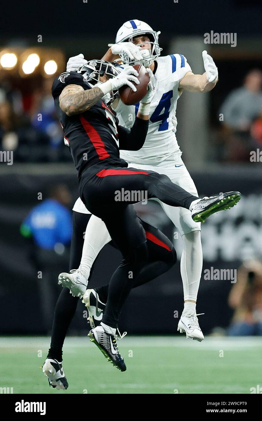 Atlanta Falcons safety Jessie Bates III (3) intercepts the ball against ...