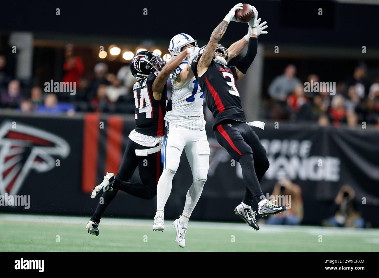 Atlanta Falcons safety Jessie Bates III (3) intercepts the ball against ...