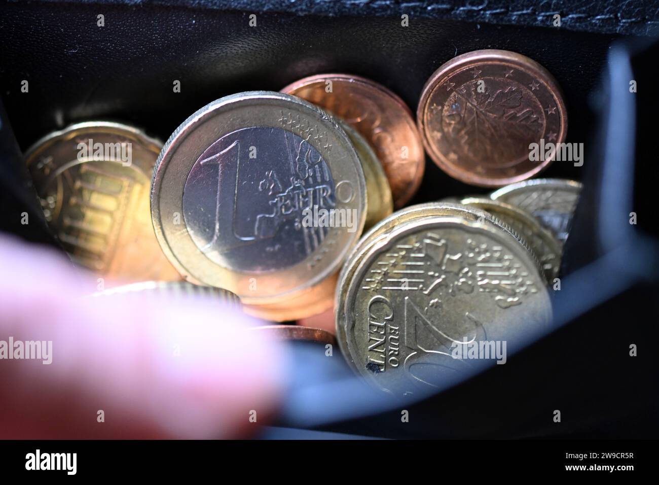 2022 coins hi-res stock photography and images - Alamy