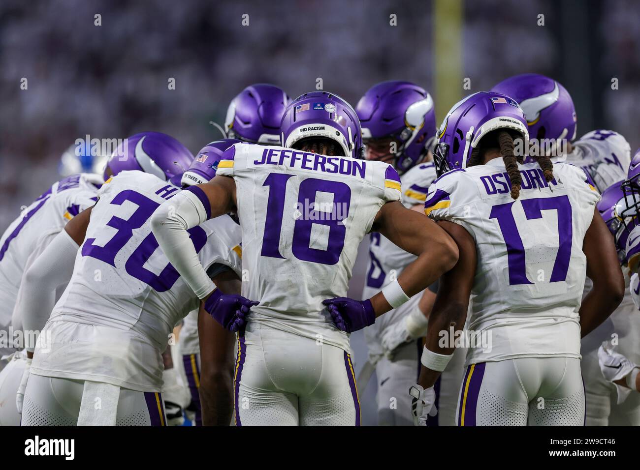 Minnesota Vikings offense huddles during the second half of an NFL ...