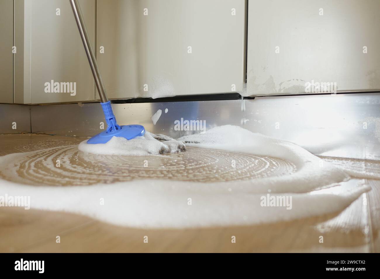 Spilled water on kitchen floor hi-res stock photography and images - Alamy
