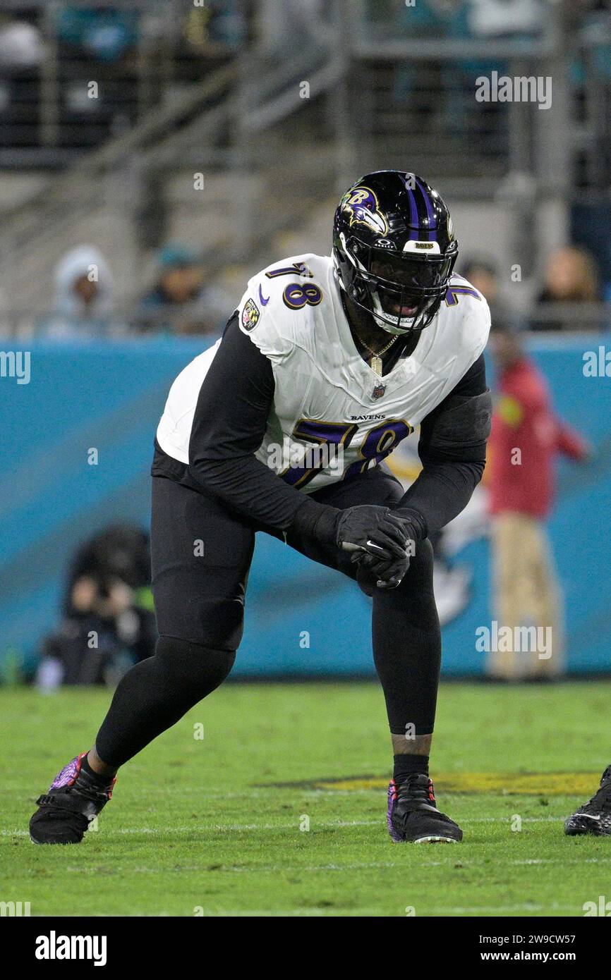 Baltimore Ravens offensive tackle Morgan Moses (78) sets up to block ...